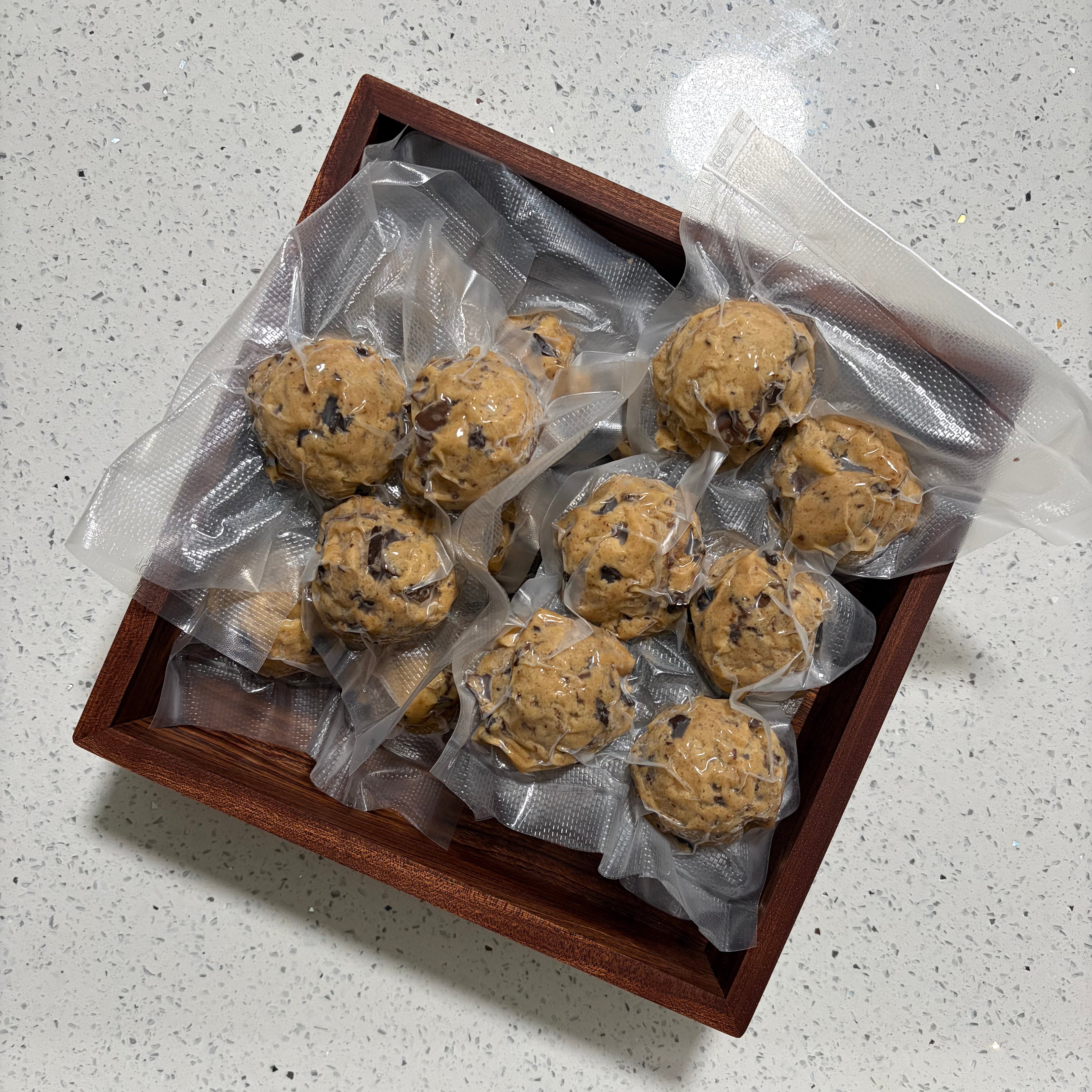 Chocolate Chip Cookie Dough (con walnuts) – Mandolas